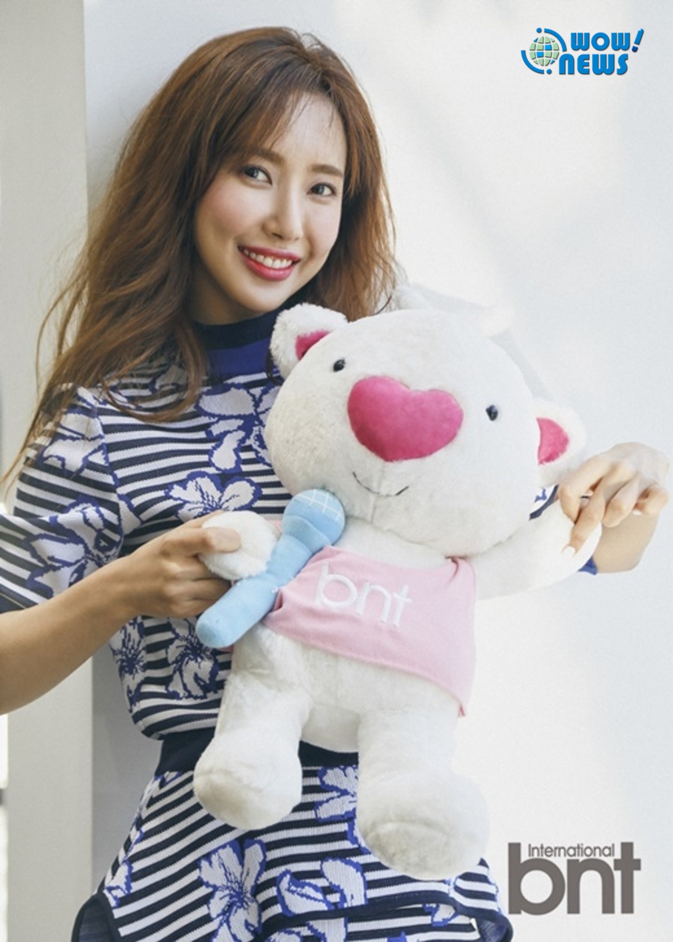 Wow!NEWS新聞網 - 金允書拍bnt寫真 與bnt玩偶Heartbear合影