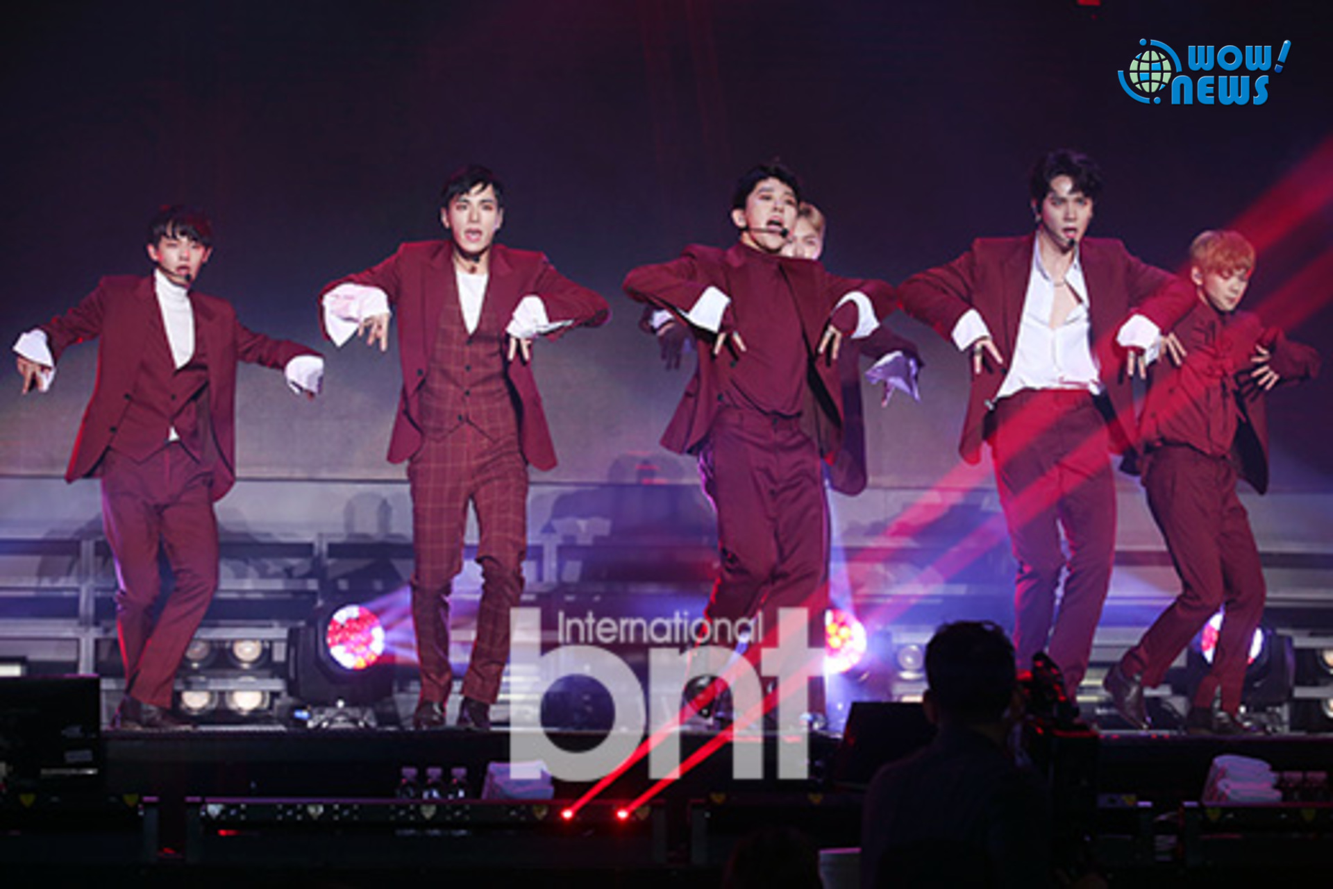 JBJ舉行出道SC 整齊刀群舞帥氣十足 - ENews新聞網