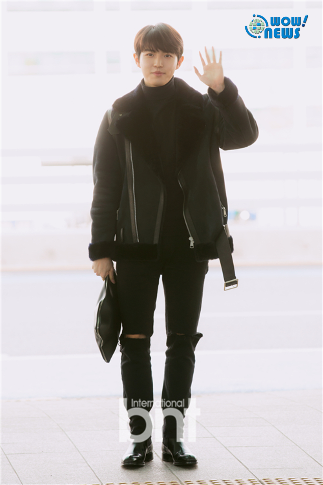 金在奐現身仁川機場 展示時尚達人魅力 - ENews新聞網